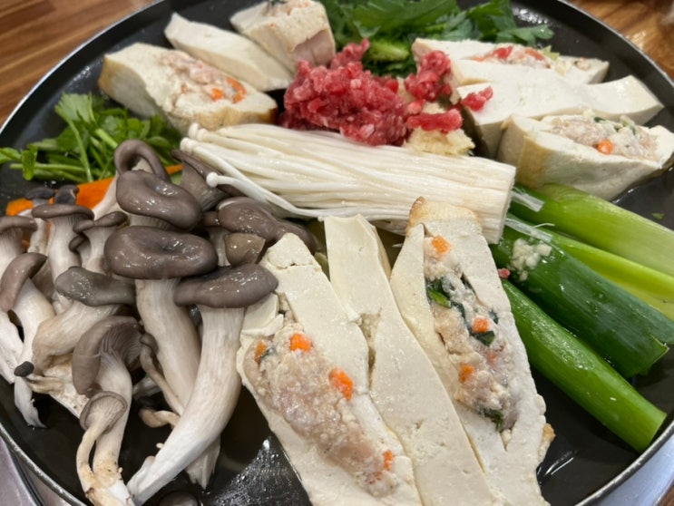 대전 로컬 맛집 한자리 24년 2대째 영업 중인 허영만의 백반 기행 171회 대전 편 속 그 식당 매봉 식당 고기품은 두부