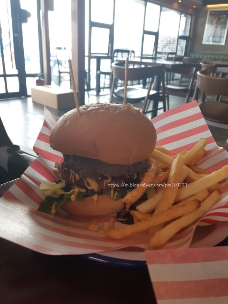 여행 식당 엄마랑 첫 2박3일 강릉 여행기 강문해변 맛집 수제버거 맛집 카페폴앤메리 리뷰 강릉 Part3