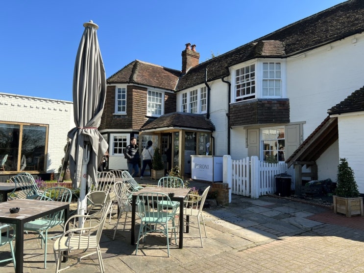 영국여행 - 첼튼햄의 시골마을 레스토랑 '하버스터 레드그로브(Harvester Redgrove Cheltenham)' : 네이버 블로그