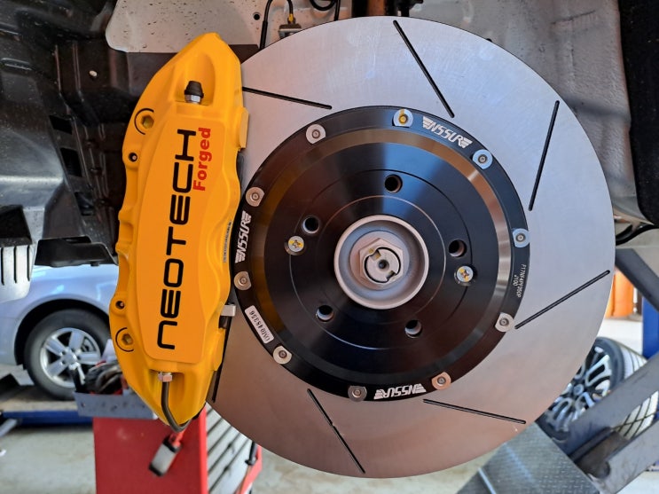 신차 토레스 네오테크NF 4p브레이크 튜닝 20인치 휠 허브 스페이스 없이 장착 가능 [인천 퍼포먼스 브레이크 튜닝 전문점] : 네이버 블로그