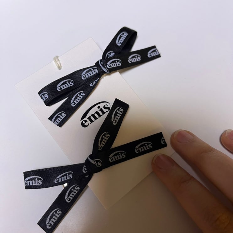 이미스 emis 리본 머리 핀/ NEW LOGO RIBBON HAIR CLIP : 네이버 블로그