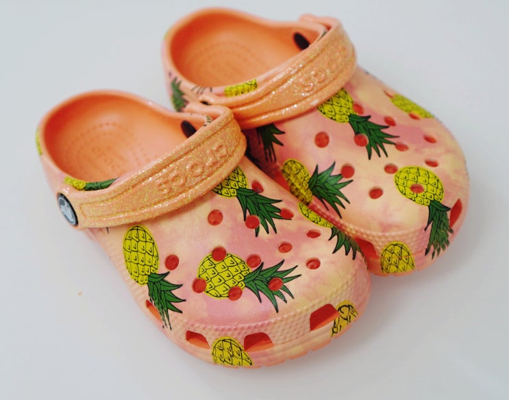 아기여름신발 귀여운 크록스 키즈 클로그 글리터 파인애플🍍 네이버 블로그