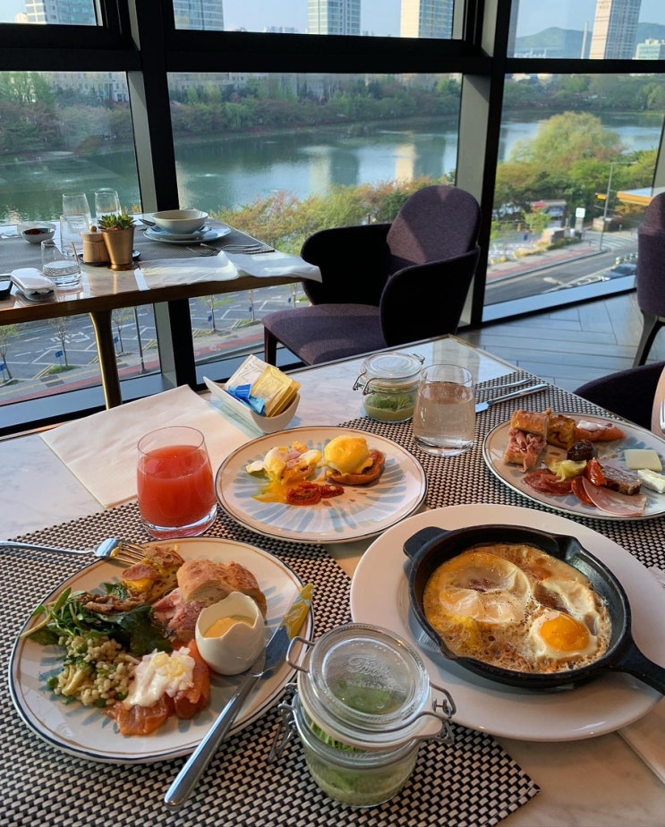 서울 잠실 소피텔 앰배서더 서울 호텔 페메종 조식 수영장 이용 후기 석촌호수 뷰맛집 레스토랑 네이버 블로그