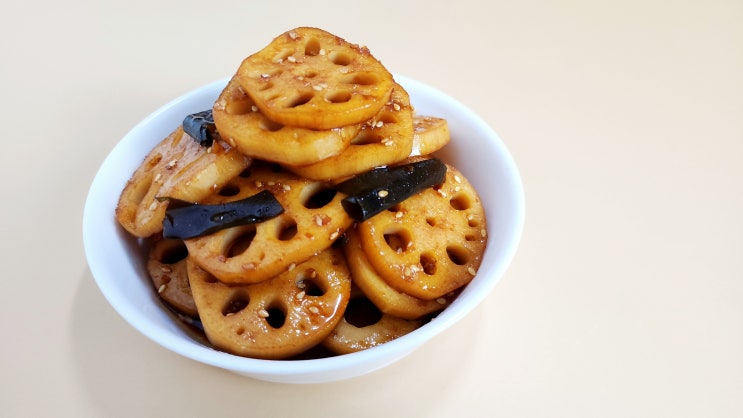 남편도시락반찬 쫀득한 연근조림 맛있게 하는법 간단한반찬 연근요리 밥반찬 네이버 블로그