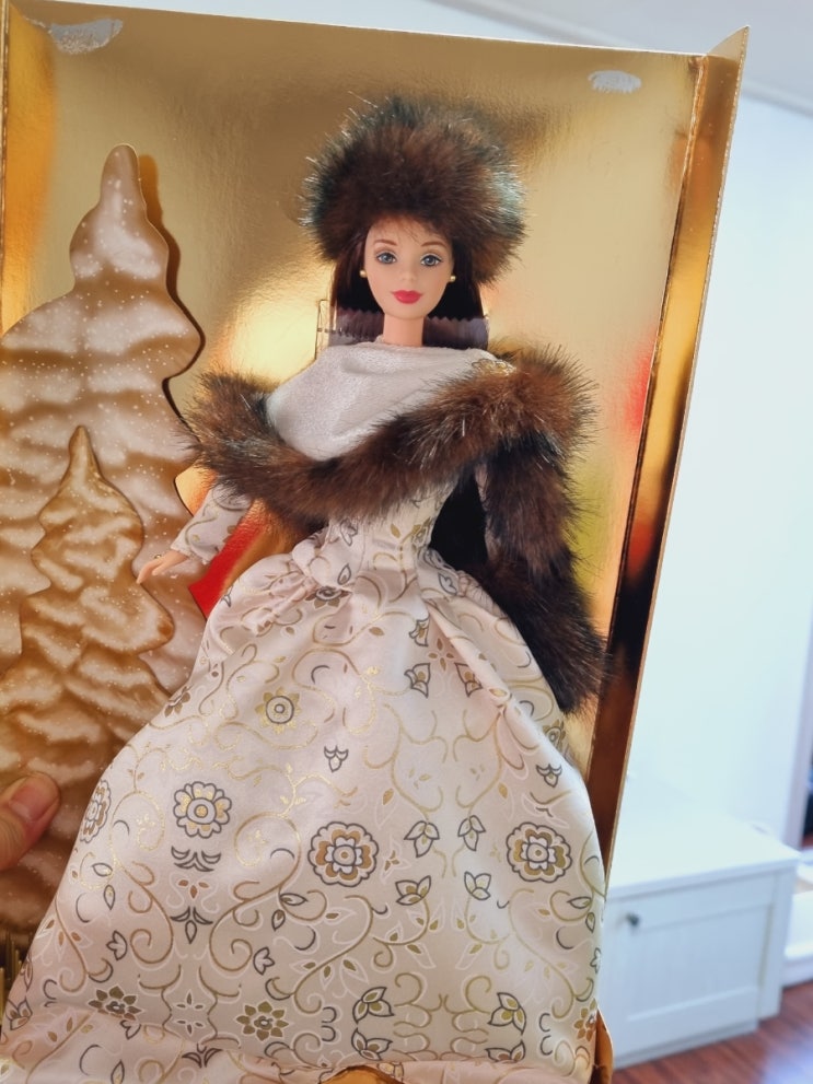 Winter classic Barbie 2001,동양적인 얼굴,탐스러운 입술,버석거리는 드레스가 흠, 봄에 겨울 바비 언박싱 ...