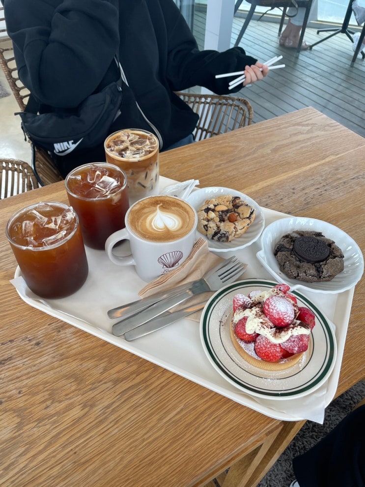 뷰 좋고 커피도 맛있었던 일광카페 기장카페 '로와맨션' : 네이버 블로그
