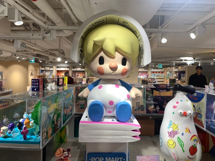 명동 피규어 덕후들 아지트_휘바쥬도 꼭 들르는 피규어 전문샵 팝마트, 롯데백화점 영플라자 명동점 : 네이버 블로그