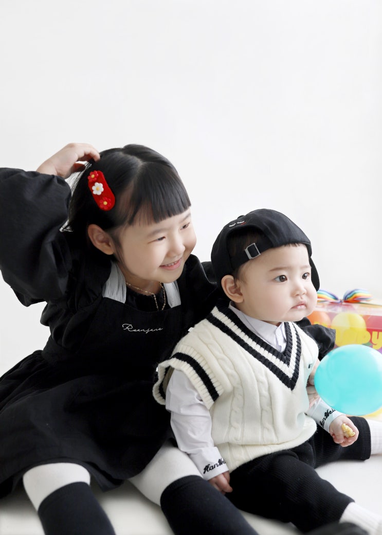 대전 둔산동 가족사진 사랑스러운 남매와 함께 구도스튜디오로 가족 사진을 촬영하러 방문해 주셨어요 네이버 블로그