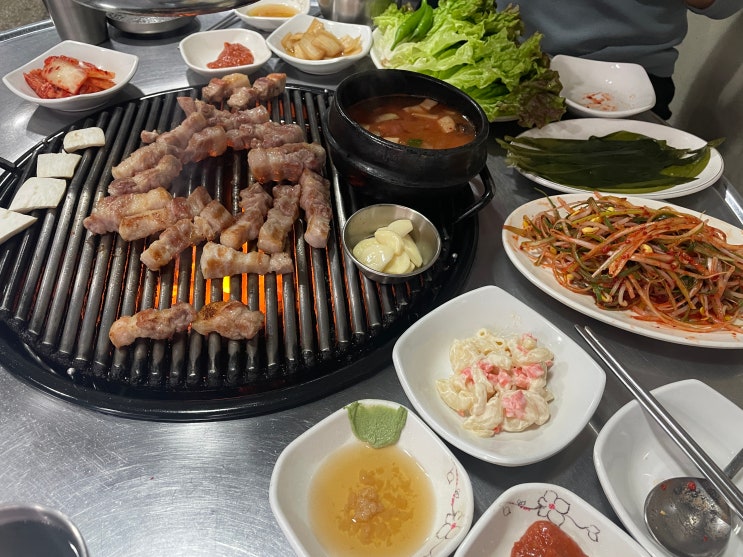 신대방삼거리역 꿈꾸는돼지 신대방삼거리점 동네에줄서서먹는고깃집 첫방문후기 한돈돼지 맛있는 돼지고깃집 인정