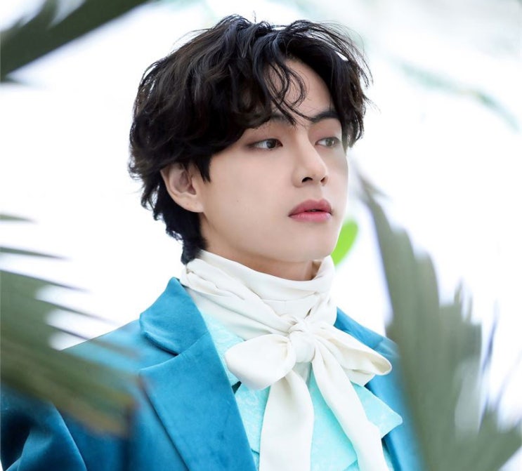 BTS V OST "Christmas Tree", 270 million streams...The most popular ...