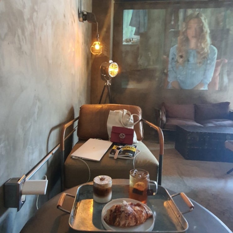 광주동구 동명동 동리단길 카페거리 이국적 힙스런분위기 쩌는 갬성맛집 Gt추천 Gt시그니처라떼 크로와상 찐으로 맛있는