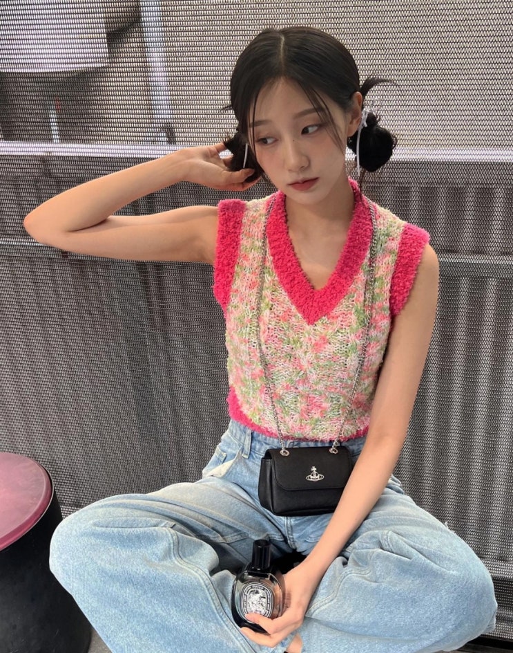 정예인 인스타그램 속 사복패션 따라잡기 Ft 인스턴트펑크 크롭 베스트 And 비비안웨스트우드 미니백 네이버 블로그