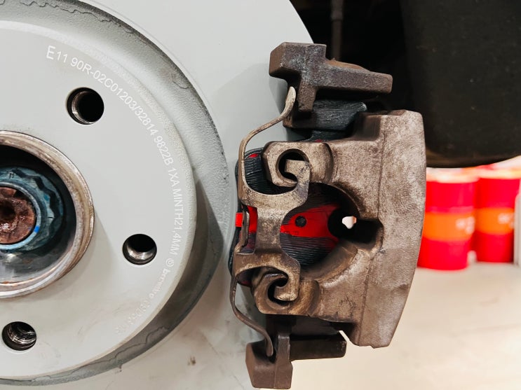 [MIM Maintenance] 메르세데스 벤츠 GLC43 AMG - 리어 브레이크 디스크, 브레이크 패드 교체 : 네이버 블로그