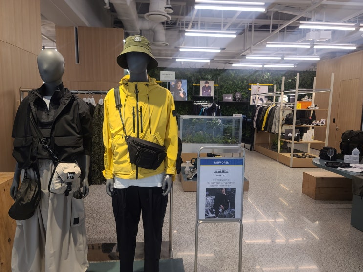 고프코어 패션을 완성할수있는 아웃도어브랜드 김우빈도 입은 오프로드 더현대서울매장에서 남자봄코디 완성 네이버 블로그
