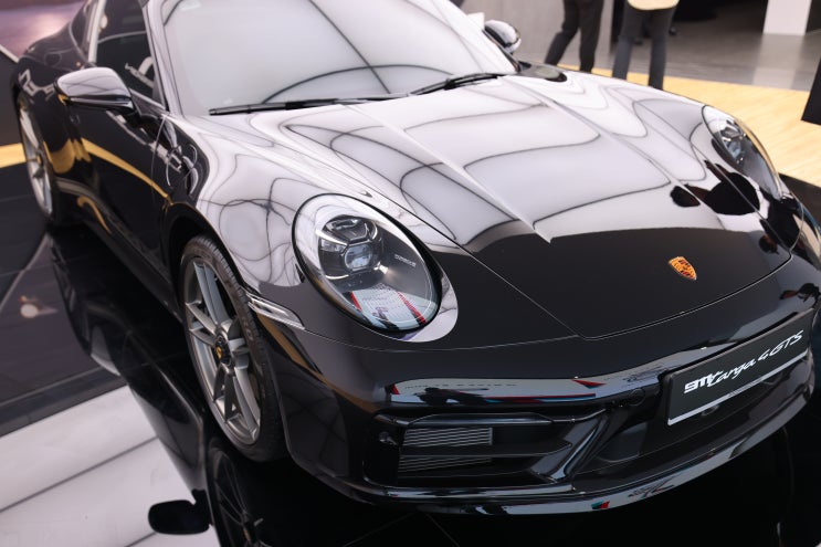 세계최초로 유리와 소프트탑이 모두 들어간 슈퍼 스포츠카는 바로 이 차입니다. 포르쉐 911 타르가 GTS 입니다. : 네이버 블로그