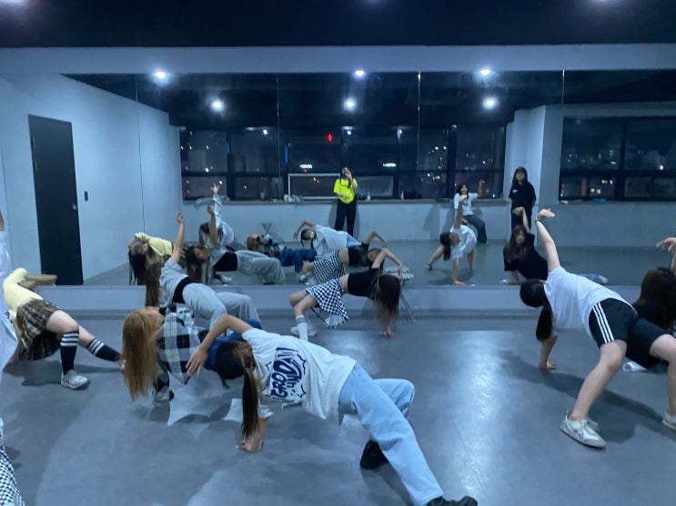 창원댄스 마산댄스 취미로 춤을 배우고 싶지만 더 제대로 취미생활을 즐기고싶다면 창원그라운디댄스학원 도계점의 Easy
