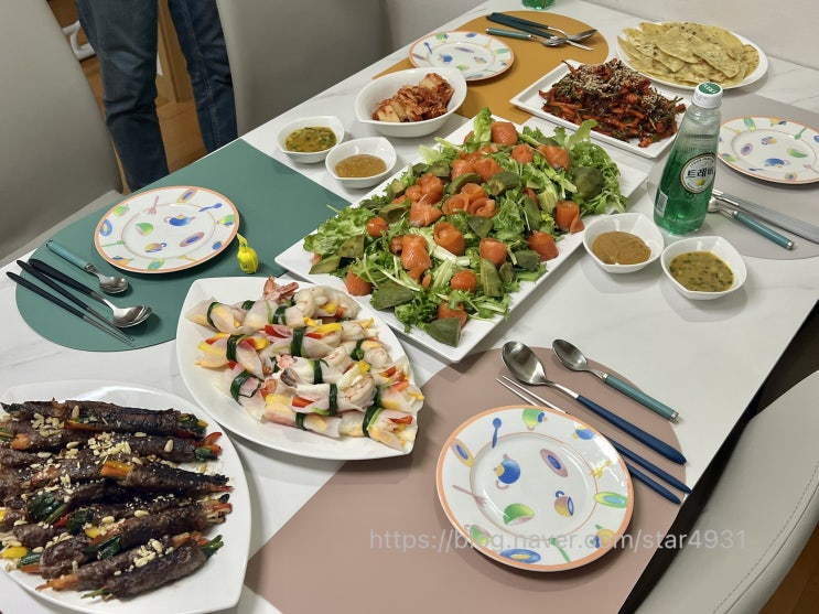 집밥기록 현실밥상 맞벌이부부 밥상일기 샐러드 만두전골 소고기 아보카도 요리 남편 생일상 네이버 블로그
