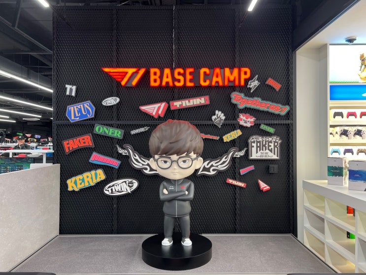 '홍대에 T1 pc방이?' T1 베이스캠프 현장 방문 리뷰 : 네이버 블로그
