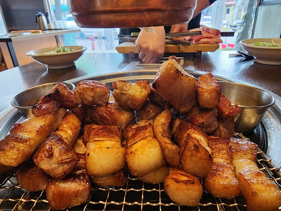전농동술집 숙성고기와 소주한잔이면 행복 최원석의돼지한판and서해쭈꾸미 시립대점에서~ 네이버 블로그
