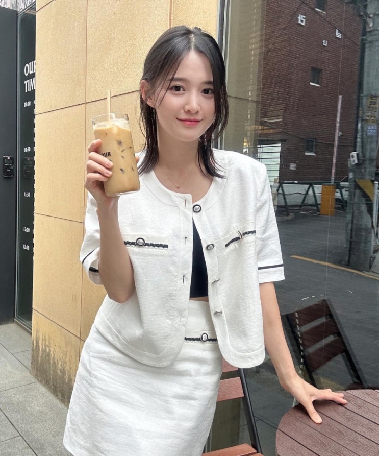 남보라 인스타그램 사복패션 속 온앤온 트위드 자켓 And 스커트 여름 셋업 코디추천 네이버 블로그