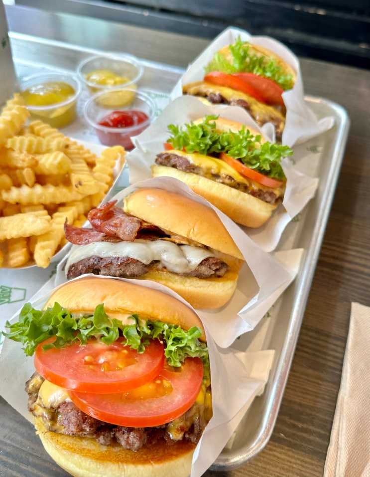 서울맛집 강남 신논현역 쉑쉑버거 유명하고 맛있는 쉑쉑버거 ~ 작고 비싸지만 맛있는 버거와 밀크쉐이크 네이버 블로그