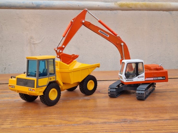 [1/35] JCB 712 굴절식 덤프트럭모형 : 네이버 블로그