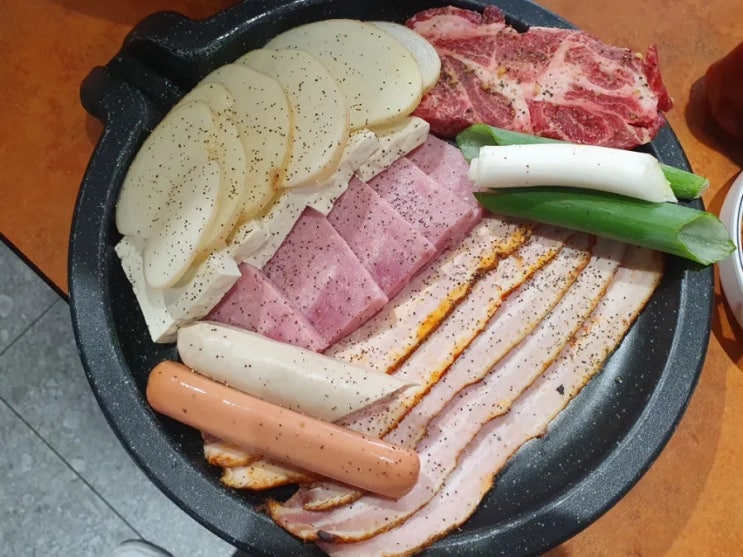 문정역 맛집수제베이컨부대찌개 회식하기 좋은 곳 남산터 문정역점 솥뚜껑 한판 구워먹고 마무리라면까지~ 네이버 블로그
