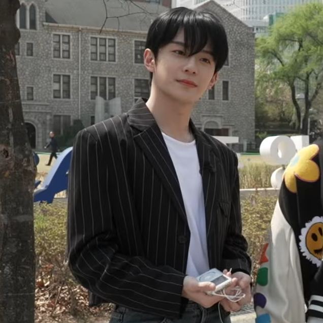 로이나인[베리베리 강민]-오락실팡 유튜브 네모의 꿈 블랙 스트라이프 크롭 자켓 패션 : 네이버 블로그
