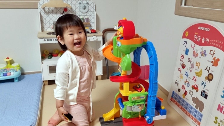 3세 여아 장난감 어린이날 선물 뽀로로 자동차마을 주차타워 내돈내산 네이버 블로그