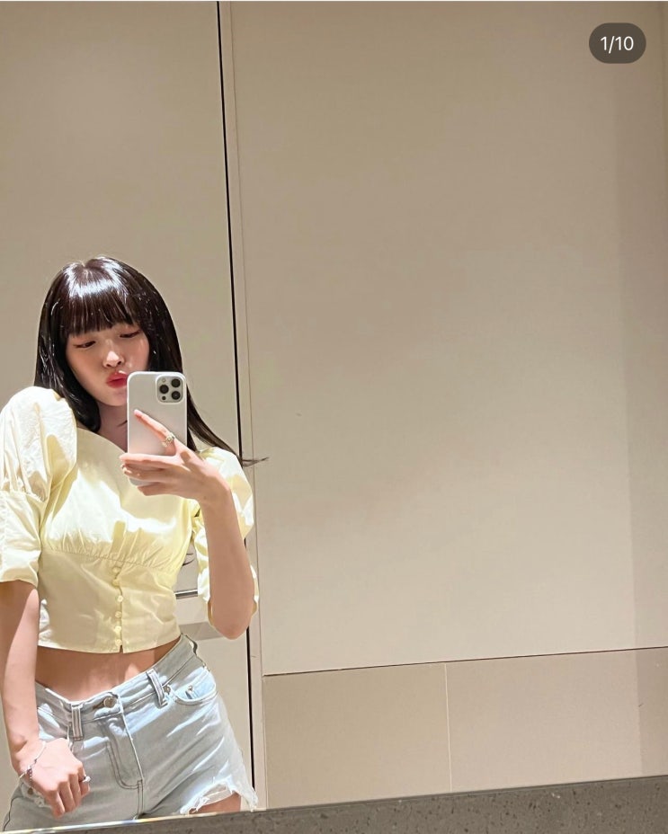 오마이걸 아린 인스타그램 사복패션 반팔블라우스 반팔셔츠 청반바지 데님바지 여름코디 10대옷 20대옷 10대쇼핑몰 네이버 블로그