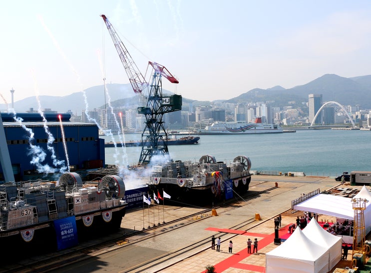 고속상륙정(LSF-II) 5‧6호정 '솔개-636/637' 진수식 거행 : 네이버 블로그