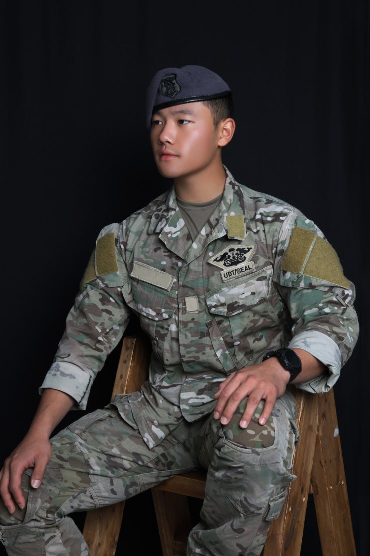 전우들이여 모여라 군인 사진 총정리 우정사진 커플사진 증명사진 핫플 홍대 수상한사진관 1호점 네이버 블로그