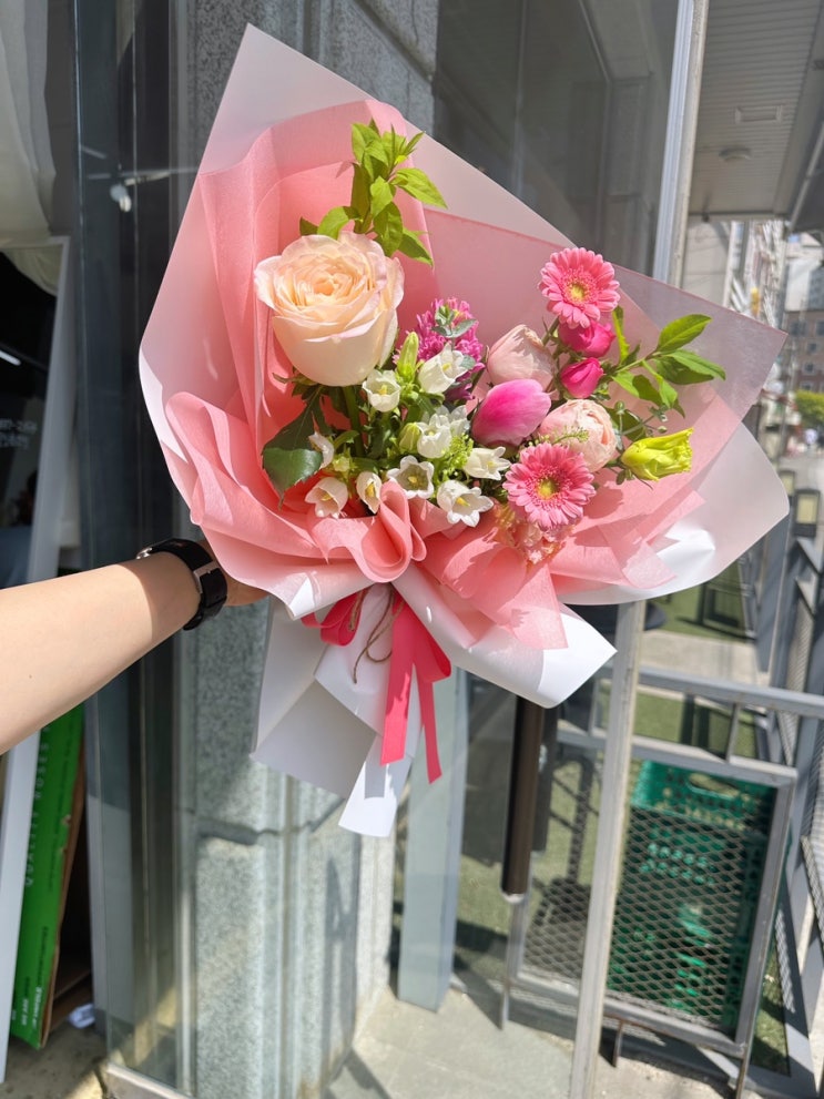 꽃다발*강릉꽃집 화요일 분홍 코랄 피치 핑크 작약 생일 데이트 기념일 공연 선물 축하 꽃배달 강릉페이