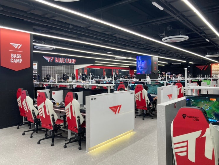 [홍대입구역] T1 BASE CAMP 방문!! (티원베이스캠프) : 네이버 블로그