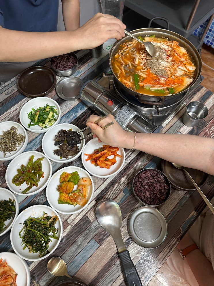 가평 아난티 근처 맛집 체크아웃하고 꼭 먹고 가는 어른들이 좋아하시는 한식 백반 12첩 반상 느티나무식당 네이버 블로그