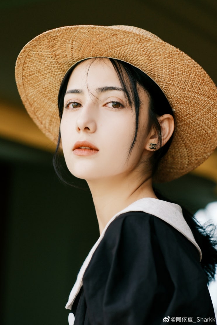 [중국배우] 아의하 프로필 웨이보(阿依夏 A yi xia 아이시아) 아피목총총곡료 : 네이버 블로그