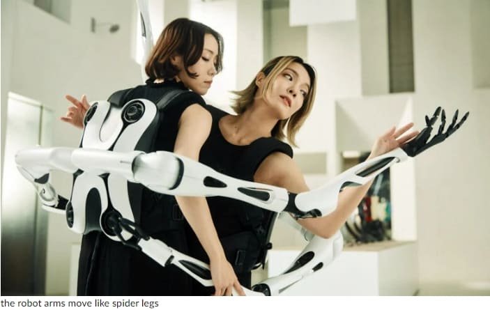 마치 거미 다리 같은 등에 메는 ‘로봇팔’ VIDEO: 自在肢 | JIZAI ARMS: SOCIAL DIGITAL CYBORGS ...