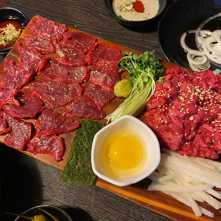 서울대 입구 술집 샤로수길 금가루가 올라간 관악구 육회 맛집 한우육회 마을 네이버 블로그