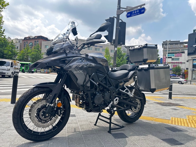 베넬리 Trk502x 신차출고 지넷 2채널 블랙박스 핸드폰거치대 3단박스 너클가드 엔진가드 윈드스크린