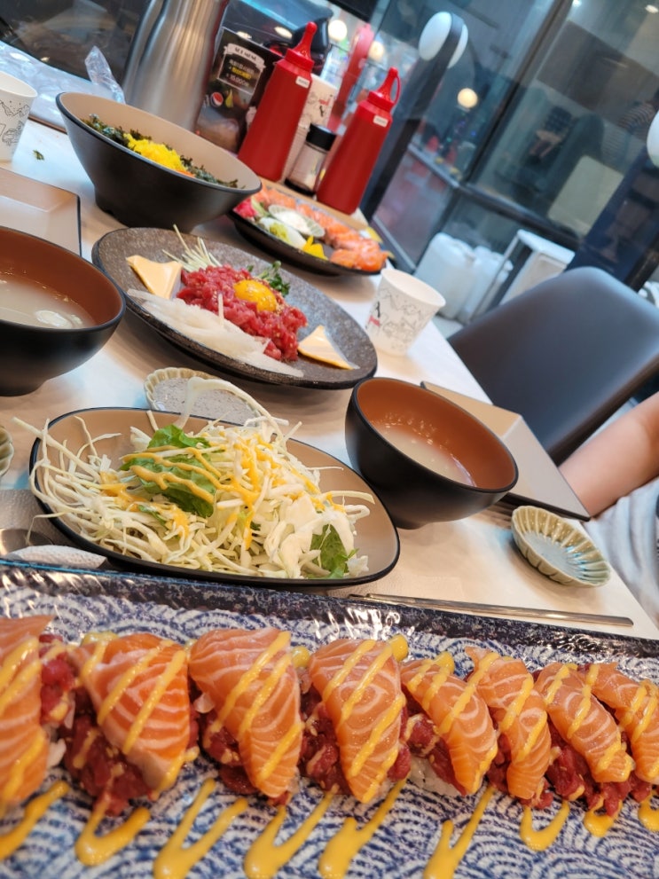 서초역 맛집 육회바른연어ㅣ서초동 육회 연어 초밥이 모두 있는 무한리필 맛집 네이버 블로그