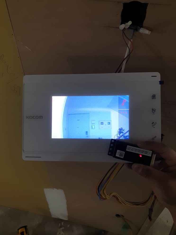 [코콤비디오폰 ASTRO KVP-70C, 삼성도어락 SHP-DP751] 중계청구3차아파트 망가진 비디오폰 오래된 인터폰 고장난 도어락 번호키 교체설치 : 네이버 블로그