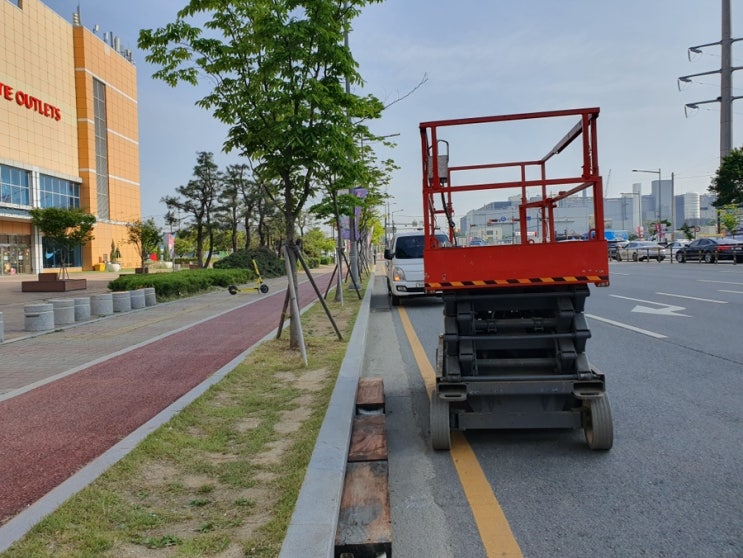 Today 청주 고소작업대 유진렌탈은 서청주 롯데아울렛 충북 청주시 흥덕 으로 갑니다 페인트 작업이구요 보양철저하게 해