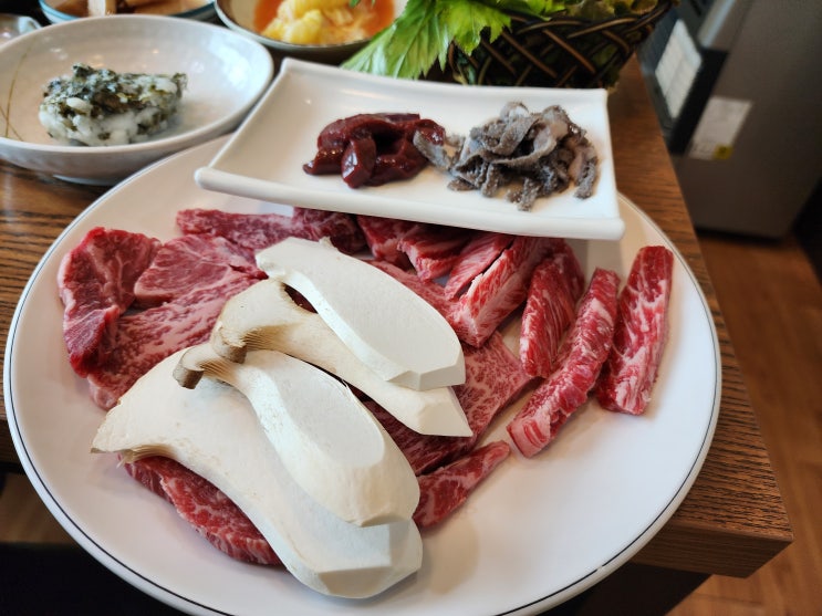 철마 한우 맛집 힐링되는 분위기 20첩 반상 나오는 산마루 네이버 블로그