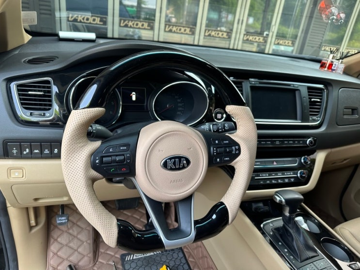 디컷핸들 시공 하나로 카니발 실내 분위기가 확 바뀌었어요👍🏻 : 네이버 블로그