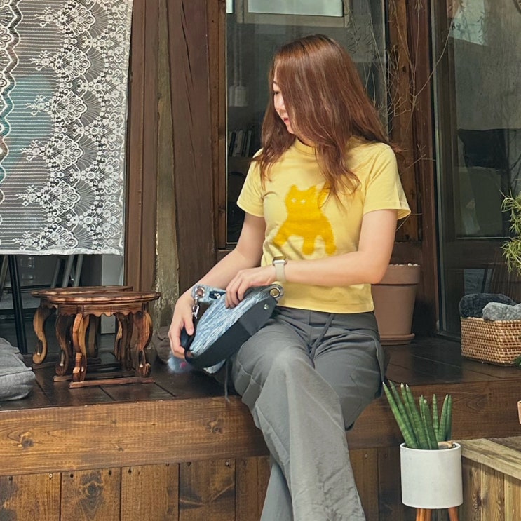 무신사 크롭티 추천 :: 에이이에이이(aeae), flashed cats eye crop t-shirts : 네이버 블로그