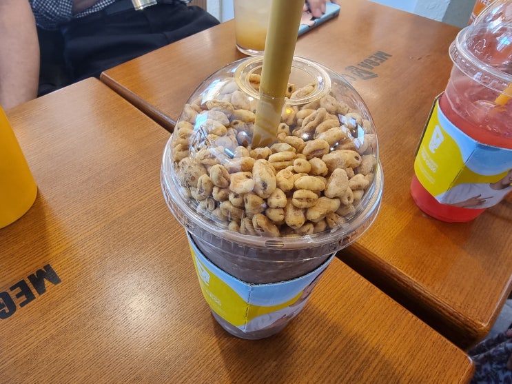 초코 허니 퐁 크러쉬·Chocolate Honey Pong Crush, 메가MGC커피 대림역점 두번 째 또간집 - 라인시스템 ...