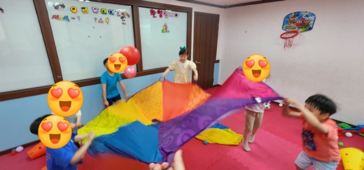 아이들은 이불만 있어도 무엇이든 만들어냅니다 파라슈트놀이법 소개해드려요 용인유아체육수원 유아체육광교유아체육평택유아체육