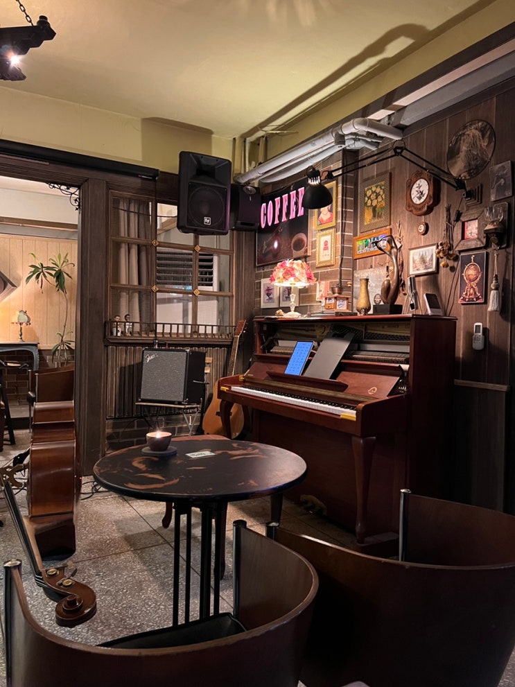 유럽의 재즈바를 온 듯한, 망원시장 근처 재즈바 RUSTIC JAZZ : 네이버 블로그