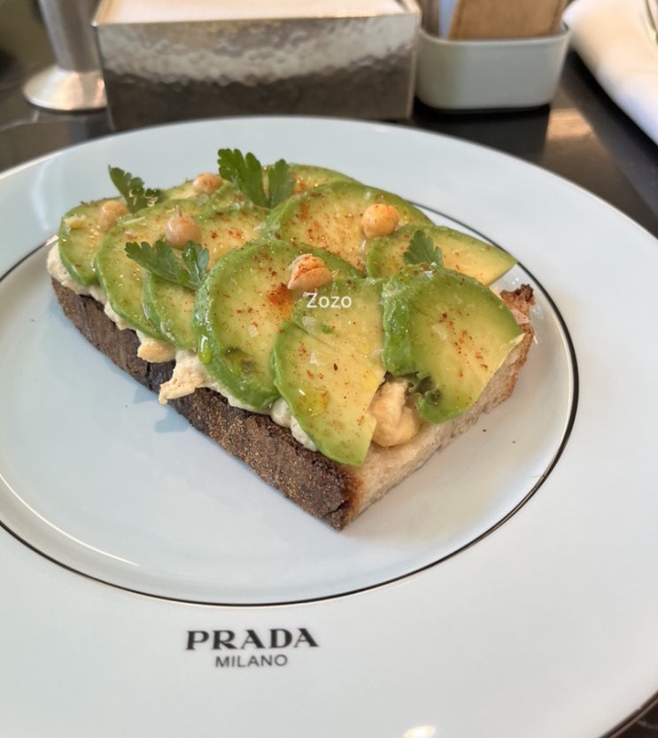 [런던 맛집 - 프라다 카페 Prada Caffè] 맛과 멋의 공존 (feat. 브런치) : 네이버 블로그