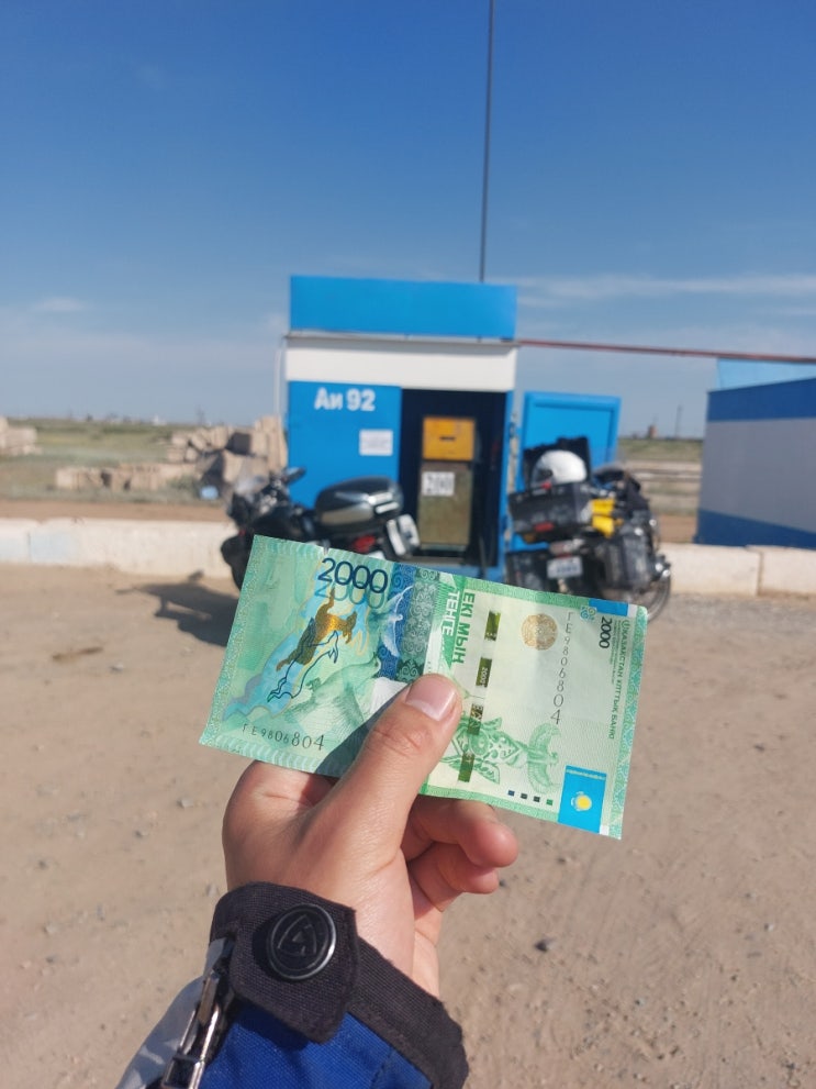 [아버지와 유라시아 바이크 횡단 - 28일차] [카자흐스탄] | 세메이 – 아스타나 (740km) | 감격의 텡게 : 네이버 블로그